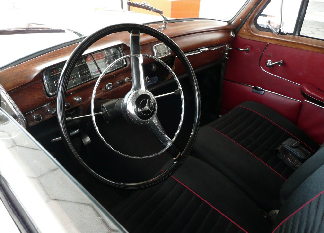 Mercedes-Benz W128 Sedan 220 SE (115 Hp) Hydrak